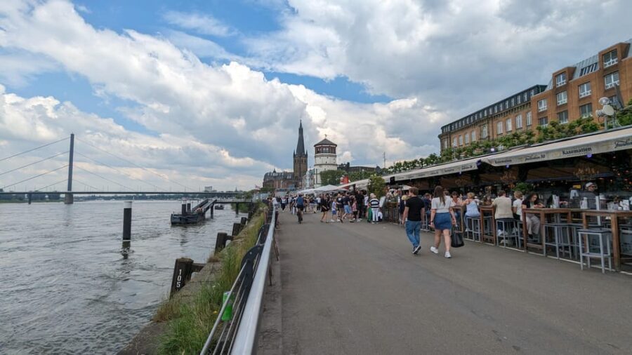 Düsseldorf: Tipping based - Old Town Walking Tour - A Walk Through the Heart of Düsseldorfs Old Town