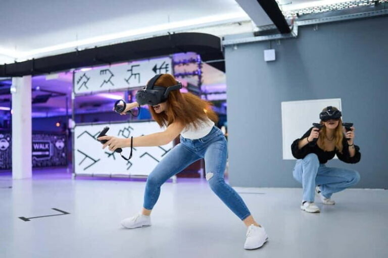 Düsseldorf: Virtual Reality Escape Game - Who Will Get the Most Out of This Experience?