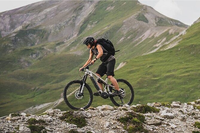 E mountain bike tour - The Trail Experience: Scenic Views and Trail Challenges