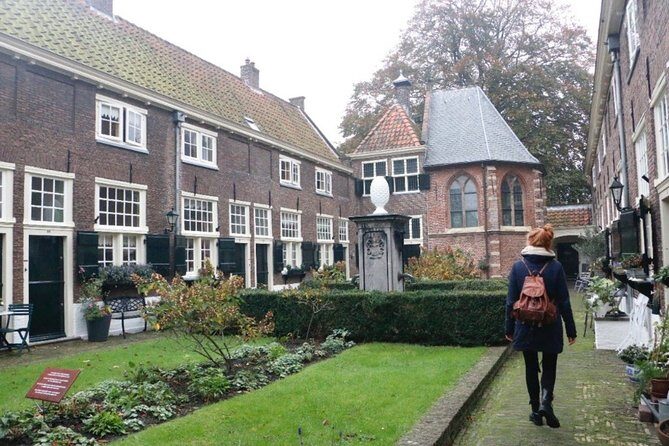 e-Scavenger hunt Leiden: Explore the city at your own pace - An Innovative Way to Explore Leiden