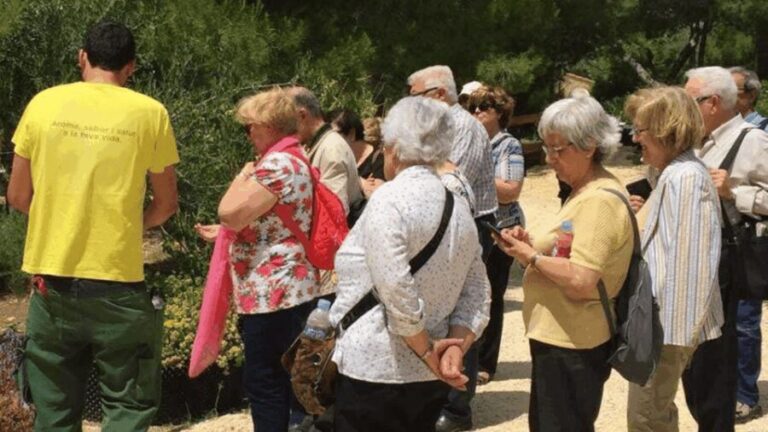 Ecoherbes - Guided Visit to the botanical garden - The Guided Tour: Depth & Engagement