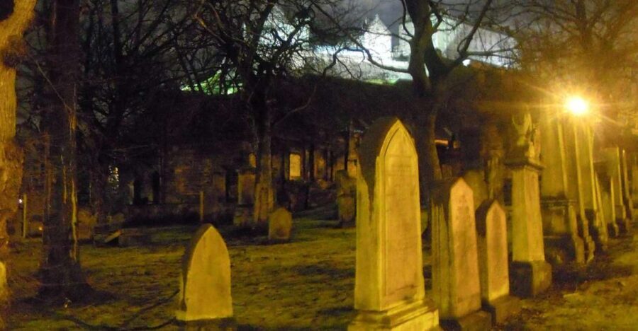 Edinburgh: 2-Hour Ghost Tour in Spanish - Value and Practicality