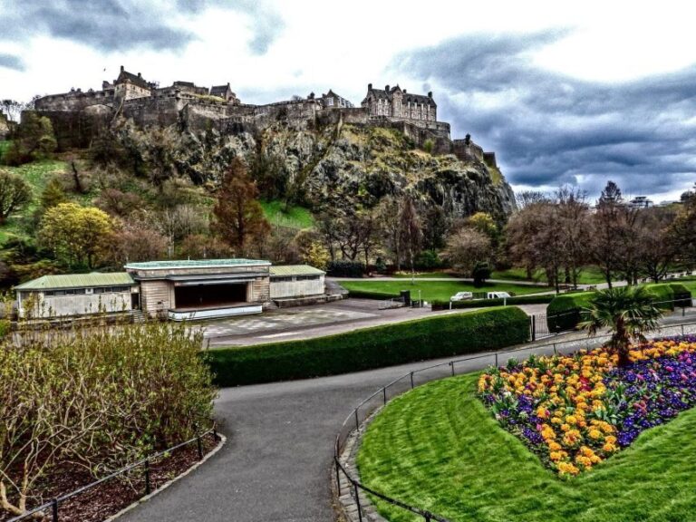 Edinburgh Castle: Guided Tour with Tickets Included - Detailed Breakdown of the Tour Experience