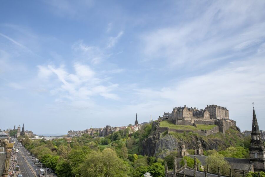 Edinburgh Castle: Guided Walking Tour with Entry Ticket - Discovering Edinburgh Castle: What to Expect