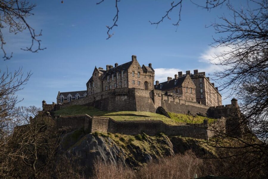 Edinburgh Castle & Royal Mile Walking Tour - Ticket Included - The Itinerary Breakdown