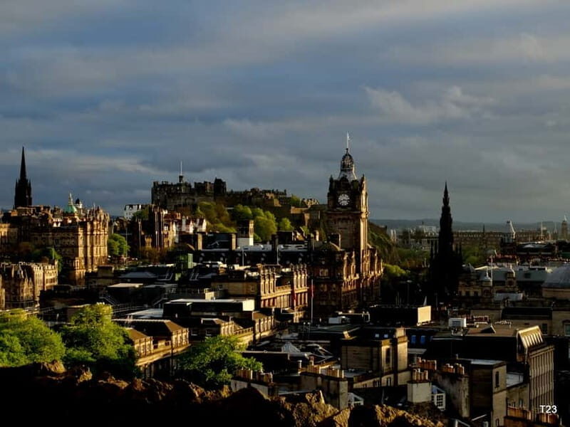 Edinburgh: Dark History Royal Mile Walking Tour - Guides and Group Size