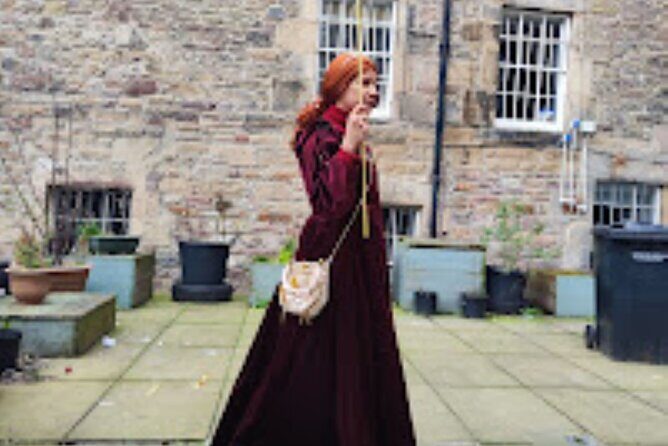 Edinburgh Historical Tour in Spanish - The Guide and Group Experience