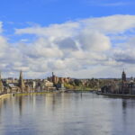 Edinburgh: Loch Ness, Inverness & Highlands Tour in Spanish - The First Highlights: Hairy Cows and Scenic Photo Stops