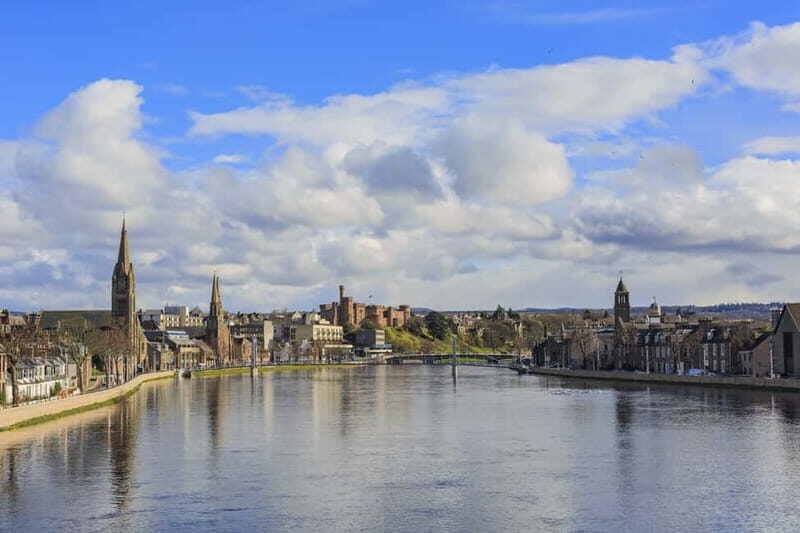 Edinburgh: Loch Ness, Inverness & Highlands Tour in Spanish - The First Highlights: Hairy Cows and Scenic Photo Stops