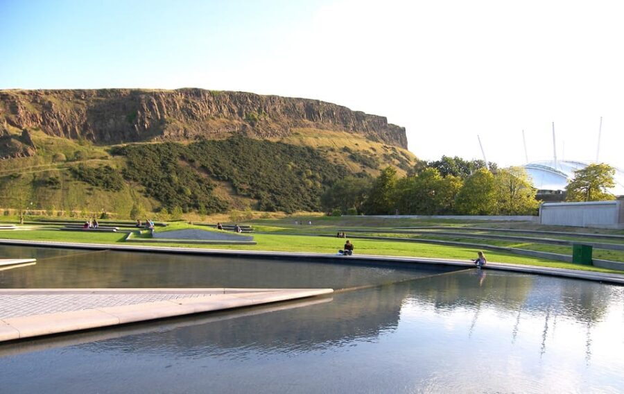 Edinburgh: Old Town Highlights Walking Tour - Is This Tour Worth the Price?