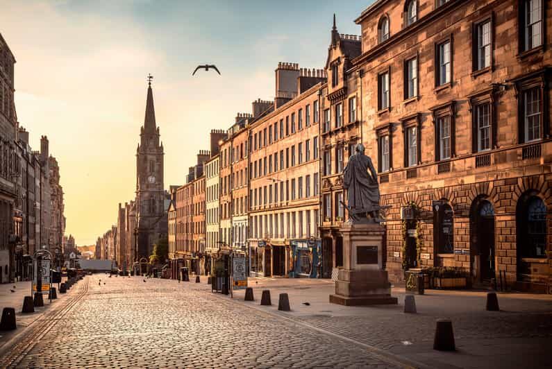Edinburgh: Old Town Private Walking Tour with Historian - Why This Tour Stands Out