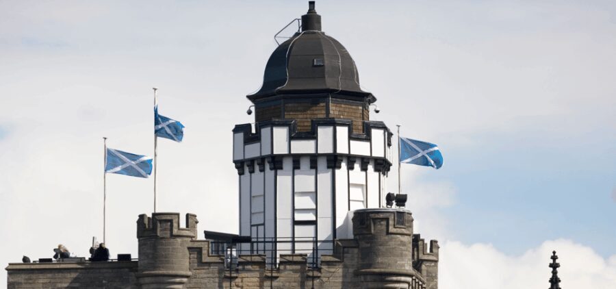 Edinburgh: Old Town Walking Tour with an APP - The Sum Up