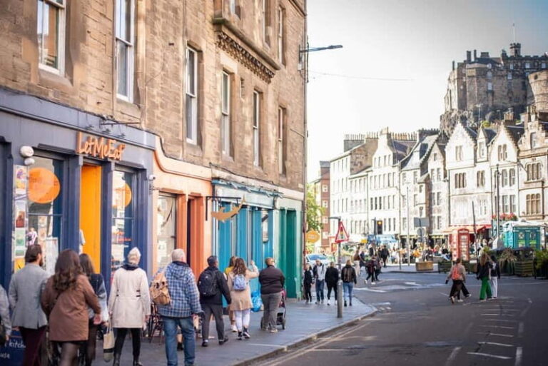Edinburgh: Old Town Walking Tour with Holyrood Entry - The Guided Walk: What to Expect