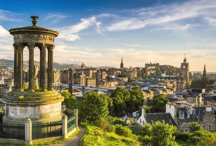 Edinburgh Overnight Trip with Accommodation - The Heart of Old Town and the Royal Mile