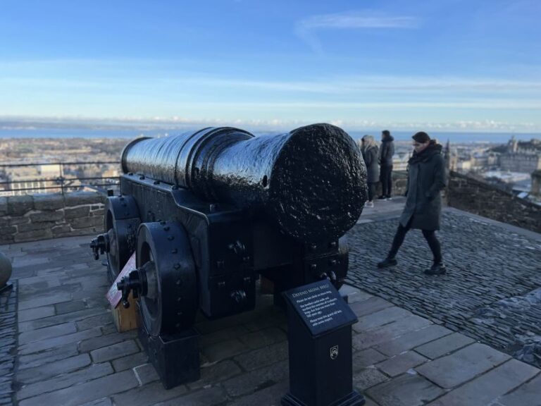 Edinburgh: Private Guided Tour of the Edinburgh Castle - Value for Money