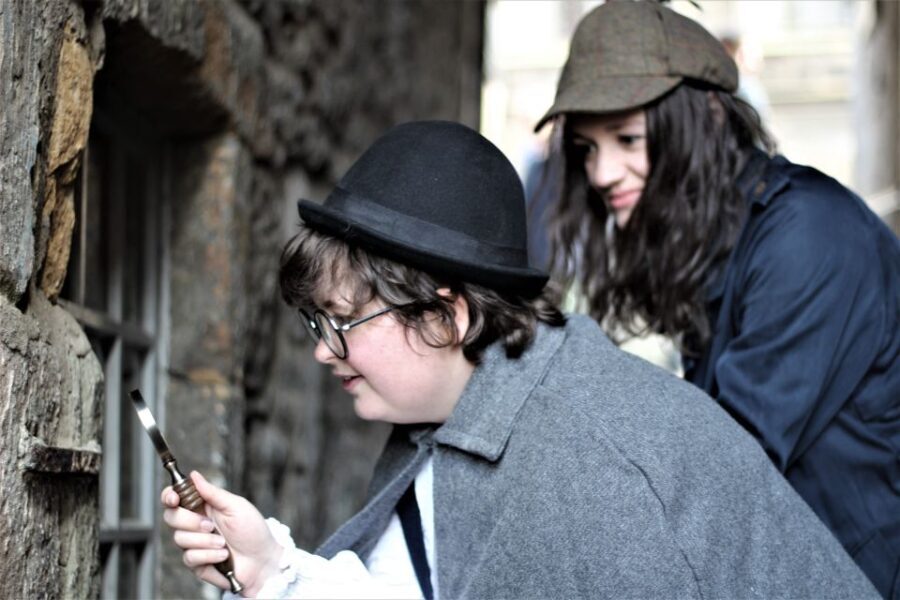 Edinburgh: Sherlock Holmes Private Walking Tour - Itinerary Breakdown: From Graveyards to Medical Schools