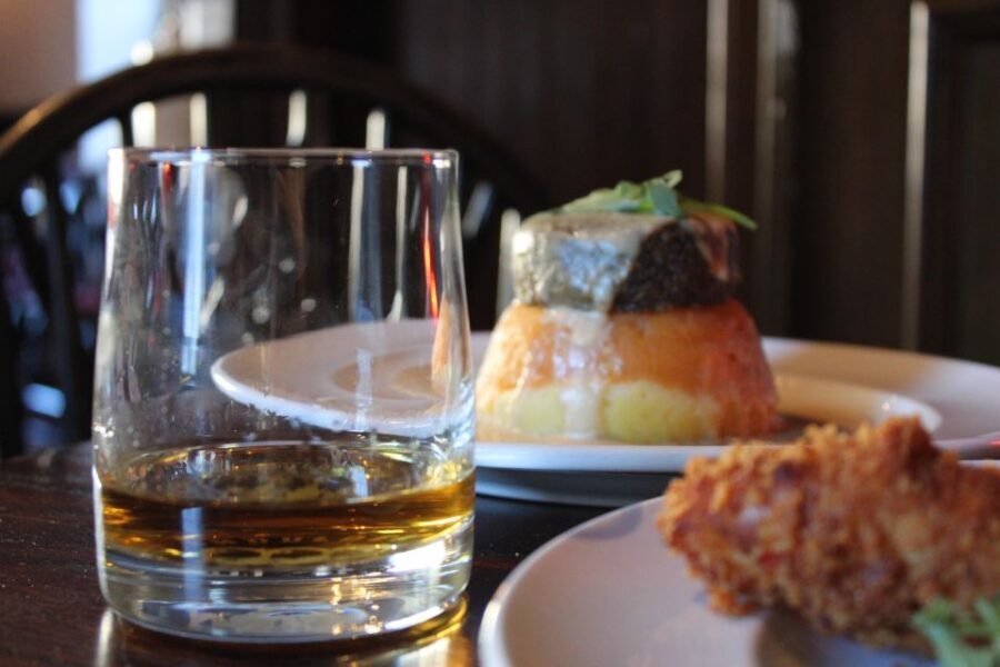 Edinburgh: Whisky Flight in one of the oldest pubs - The Itinerary: A Well-Structured Short Tour