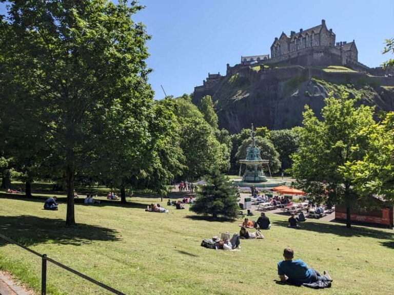 Edinburgh's must-see attractions: walking tour in French - Exploring Edinburgh’s Historic Heart