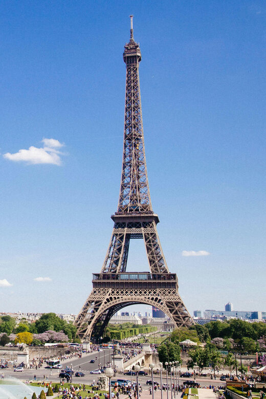 Eiffel Tower Reserved Access with Photoshoot stops - The Experience Provider