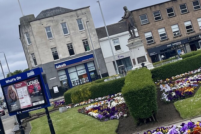 Escape Burns' Hame Toun: Outdoor Puzzle Game in Ayr - Who Should Consider This Experience?