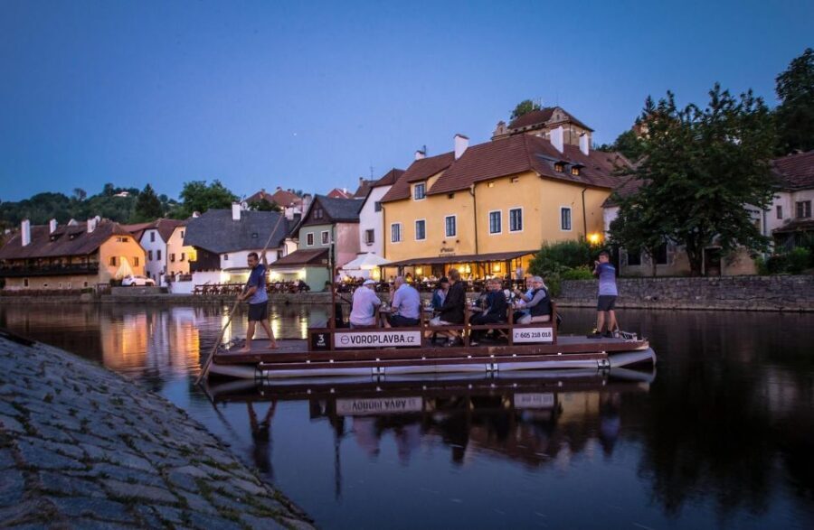 eský Krumlov: Advent Wooden Raft River Cruise - What to Expect During the Tour