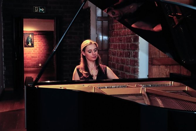 Everyday concerts of Chopin's music at the Old Town in Warsaw - Introduction: A Charming Chopin Evening in Warsaws Old Town
