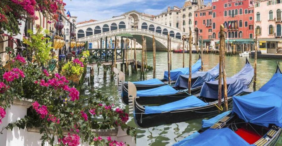 Exclusive Gondola Ride with Guided Old Town Tour - The Itinerary: What You Can Expect