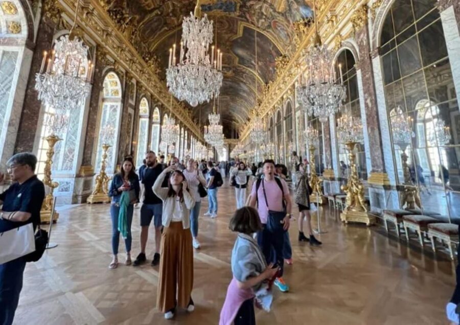 Excursion from Paris to Versailles Palace by Tootbus - An In-Depth Look at What the Tour Offers
