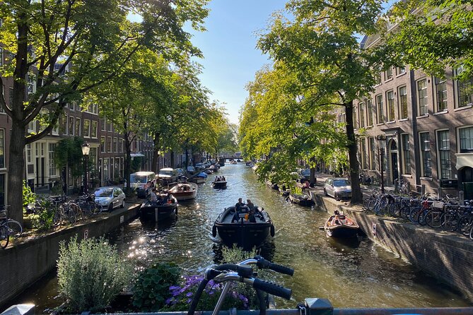 Explore hidden streets with friends - Private Tour - A Closer Look at the Experience