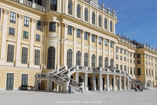 Explore Schönbrunn Palace & Gardens: Private 2.5-hour Guided Tour - A Closer Look at the Itinerary