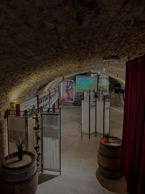 Exposition "Les forêts en souffrance" & Dégustation de vins - Exploring the Tour in Detail