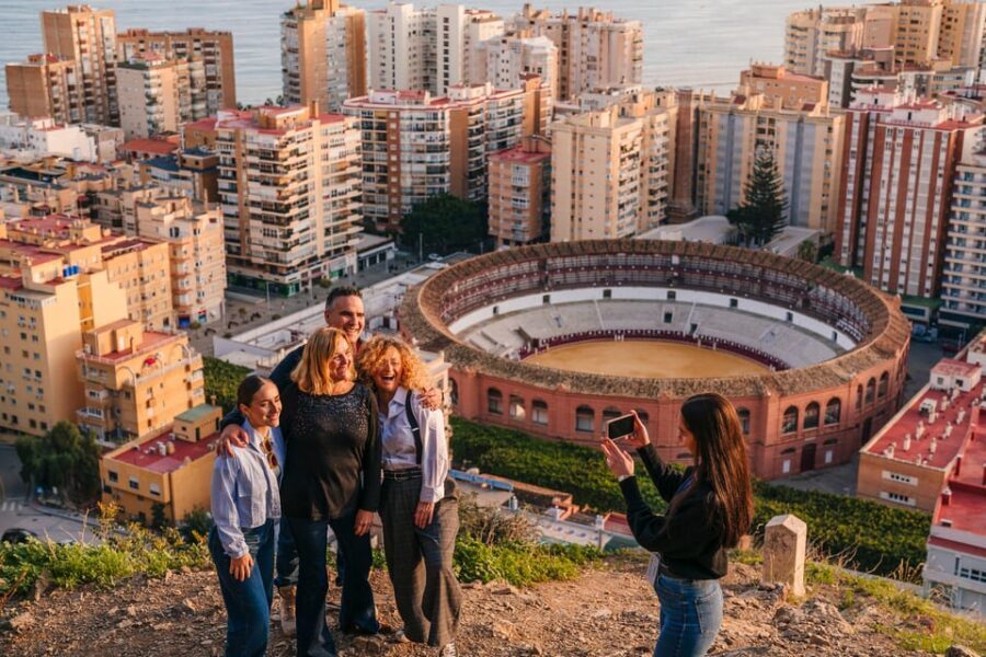 Express tuktuki tour in Malaga: Gibralfaro Viewpoint and Photography - The Itinerary in Detail