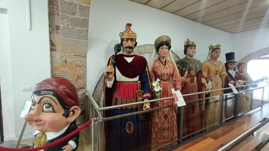Familly friendly: tailored tapas, giants & Scavenger Hunts! - A Closer Look at the Itinerary