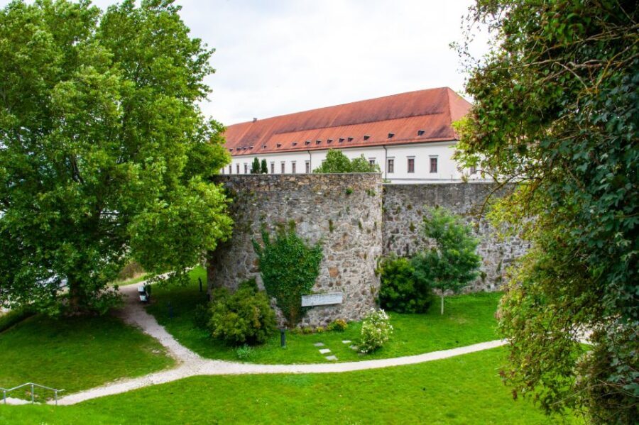 Family Tour of Linz's Old Town, Pöstlingberg and Grottenbahn - A Thorough Look at the Tour Experience