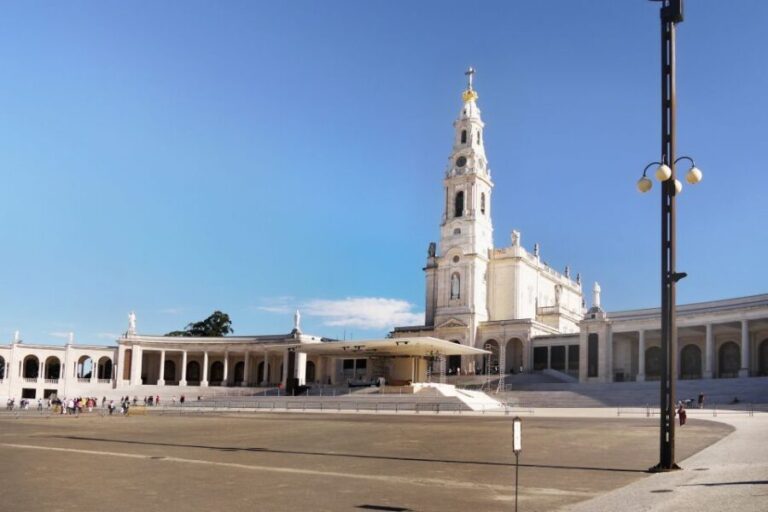 Fátima, Nazaré, and Óbidos: Small Group Tour From Lisbon - Key Points