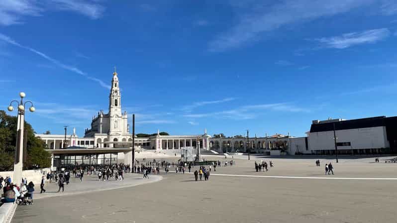FATIMA NAZARE OBIDOS FULL DAY 9H - Fátima: The Spiritual Heart of Portugal