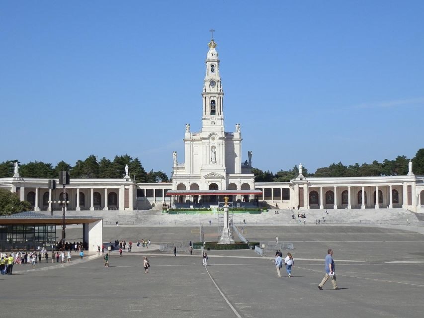Fátima, Óbidos e Nazaré: Private Day Tour from Lisbon - Analyzing the Value: Is It Worth It?