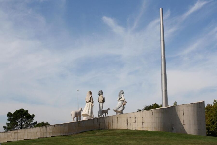 Fatima Sanctuary and Pastorinhos Village Day Trip from Porto - The Itinerary: What to Expect
