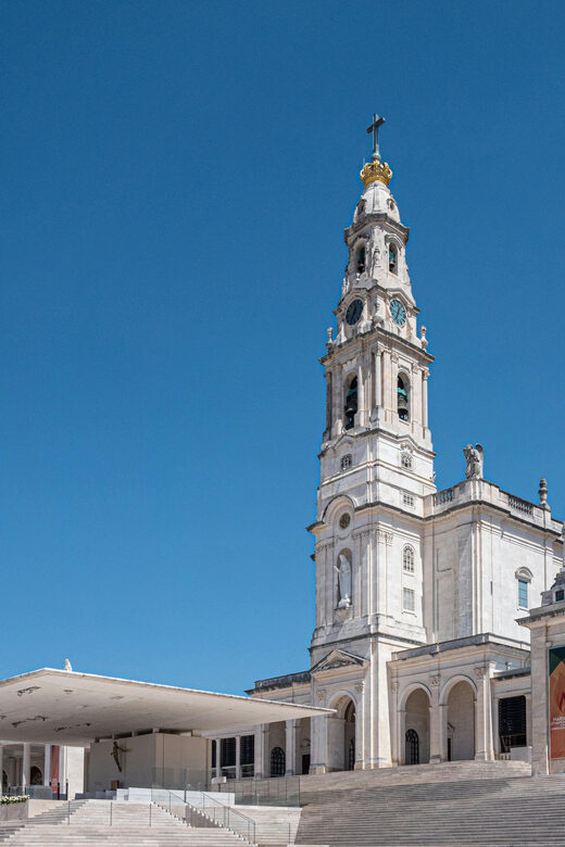 Fatime tour - Exploring the Sacred: A Closer Look at the Fátima Experience