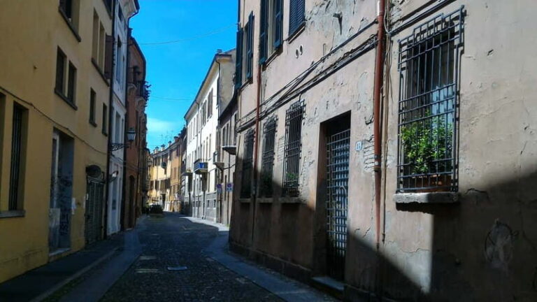 Ferrara: Medieval Ferrara and the Jewish Ghetto Walking Tour - The Jewish Ghetto and Its Significance
