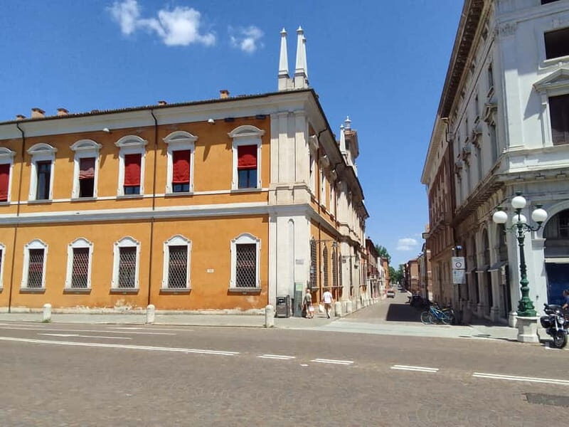 Ferrara: Private City Highlights Guided Bike Tour - Why This Tour Works Well