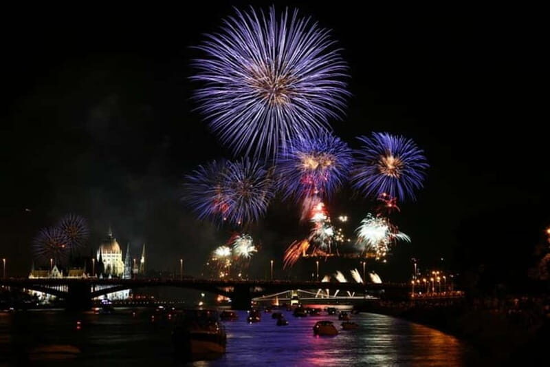 Fireworks Gala Dinner With Bar Piano - Examining the Value