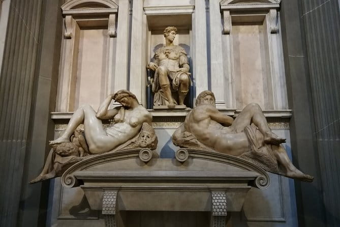 Florence: 1.5 hour Medici Chapels monolingual small-group guided tour - Key Points