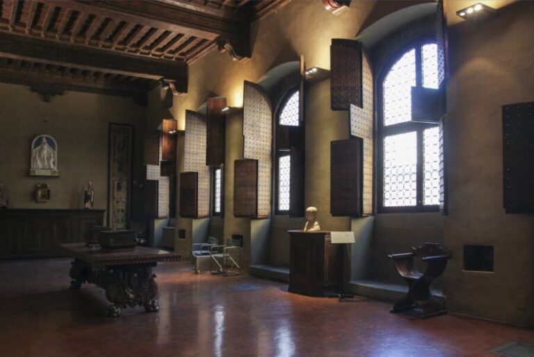 Florence: 1-Hour Private Tour of an Ancient Florentine House - The Itinerary in Detail