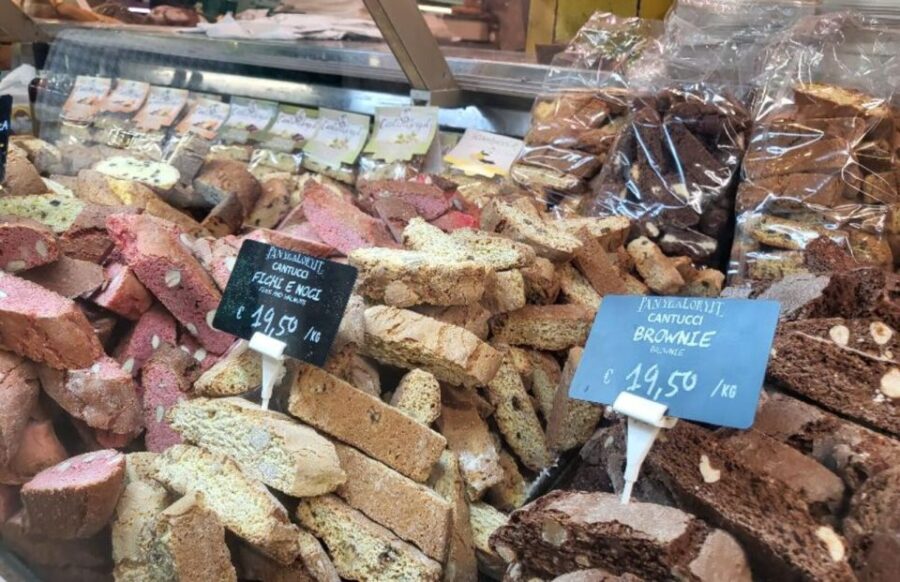 Florence: Food & Souvenir Tour with Tastings and a Coffee - Markets and Stores