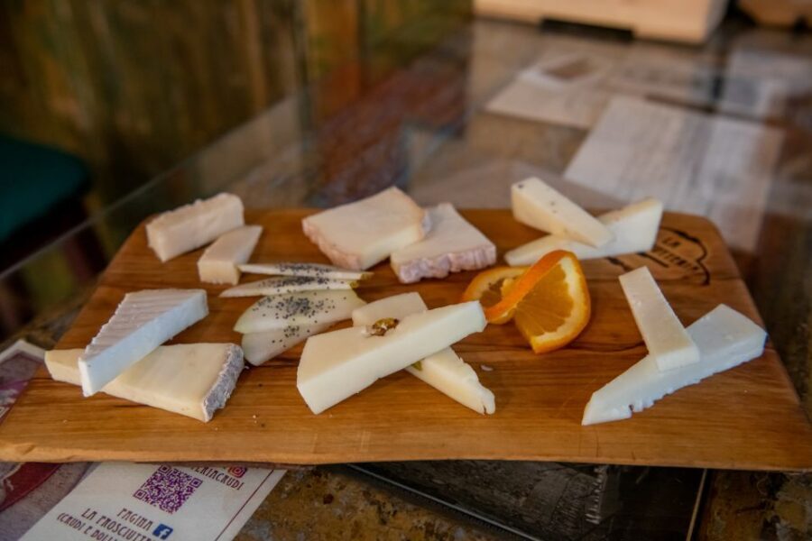 Florence: Guided Food Walking Tour with Tuscan Classics - The Flavors of Florence: A Closer Look at the Itinerary