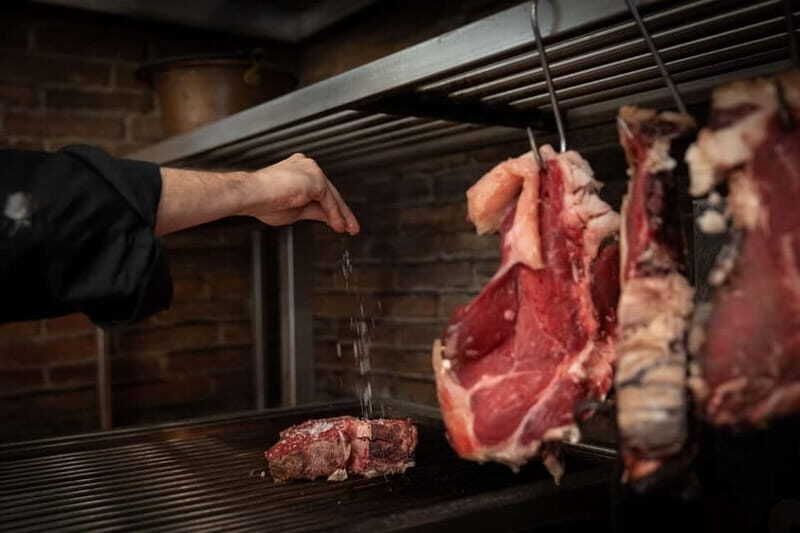 Florence: Live Grill Show & Steak Dinner with Wine - An In-Depth Look at the Experience