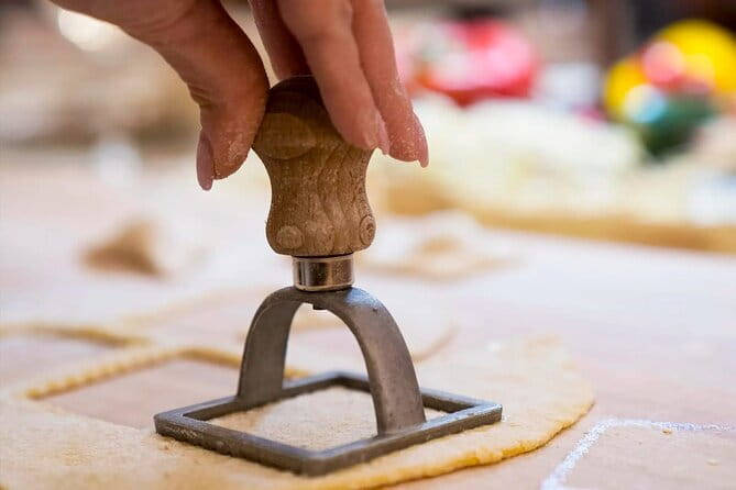 Florence: Ravioli & Pasta Class with Tiramisu and Unlimited Wine - Key Points