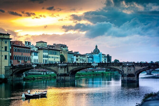 Florence sunset boat cruise with aperitivo - Key Points