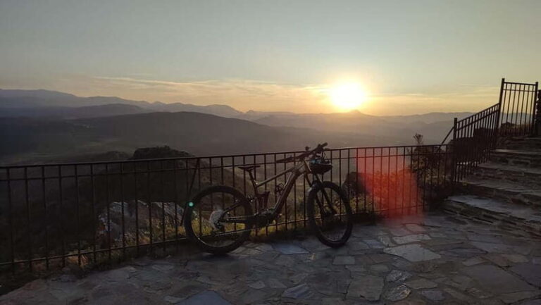 Força-Réal SUNSET tour en VTT à assistance électrique - The Experience in Detail